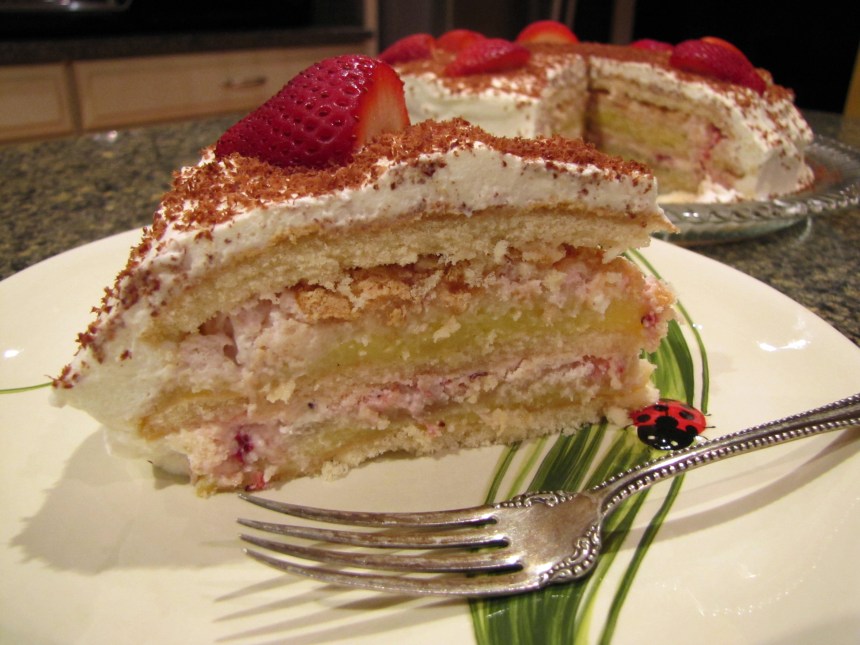 Lagkage med jordbær og marcipan – Layered cake with strawberries and ...